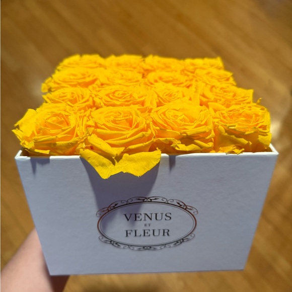 Venus Et Fleur | Other | Venus Et Fleur Yellow Roses Box | Poshmark